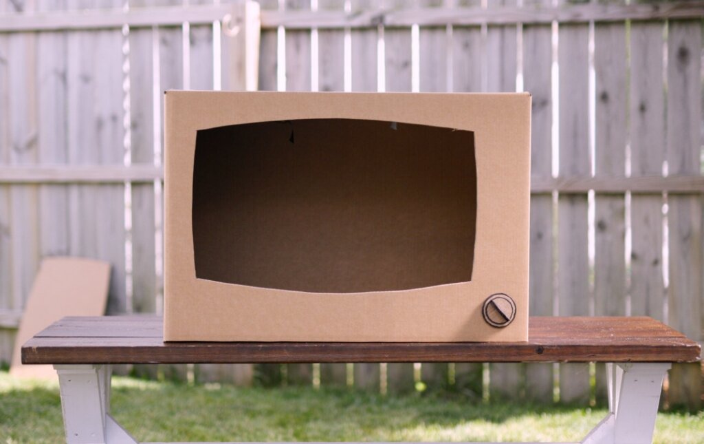 Make Your Own Cardboard TV out of an Empty Box